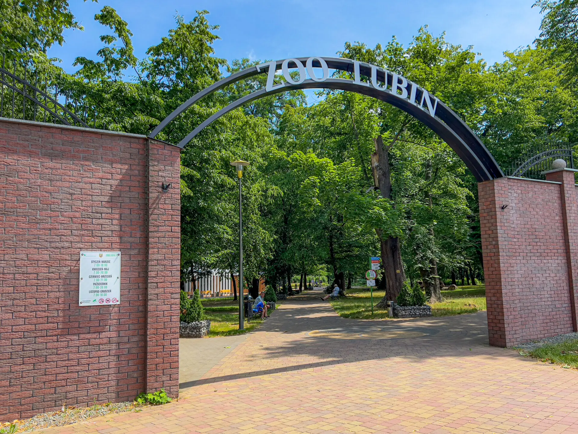 Zoo Lubin Park Dinozaurów W Lubinie - Darmowa Ptaszarnia I Mini Zoo